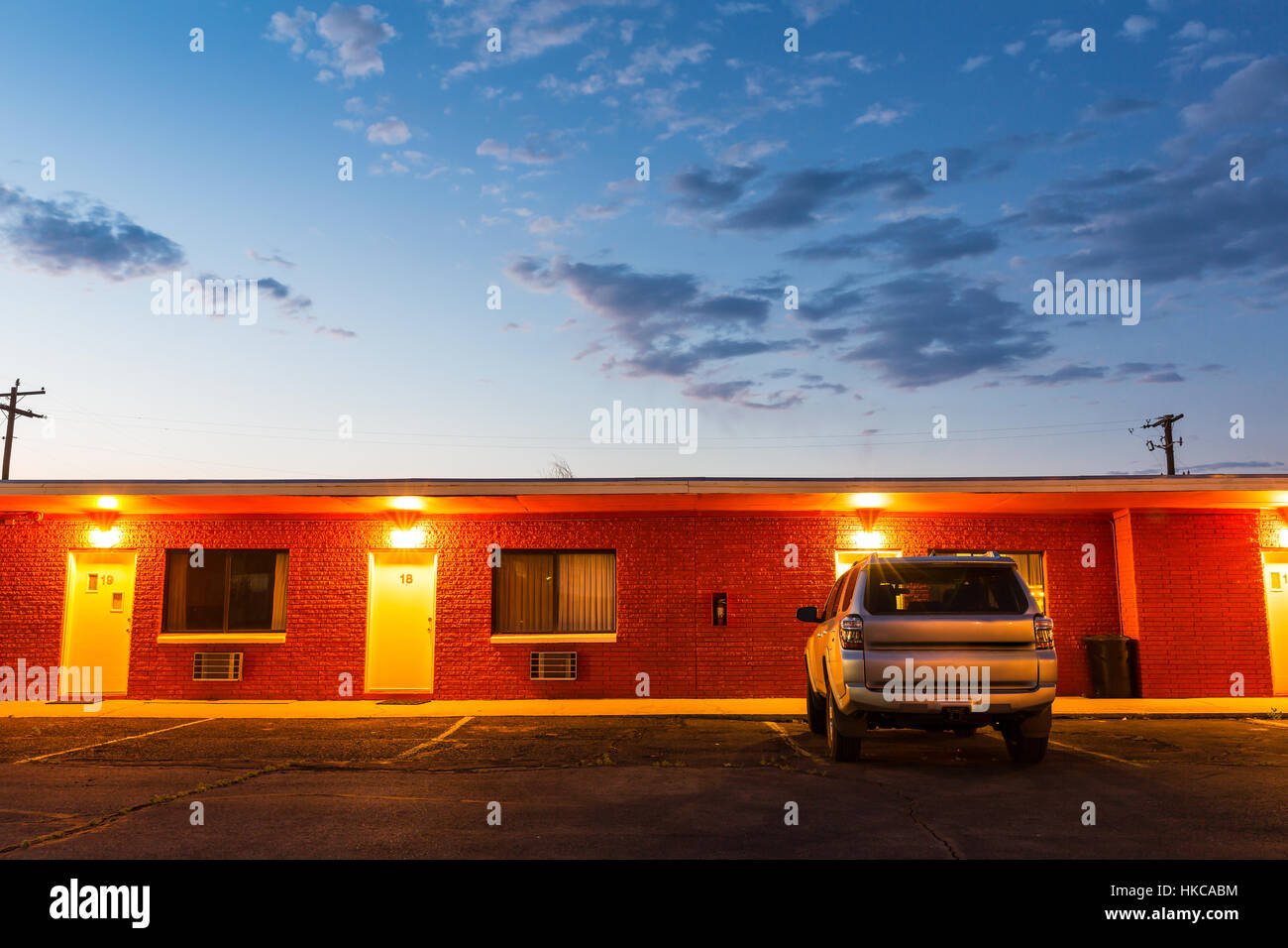 USA roadside motel in the night Stock Photo - Alamy