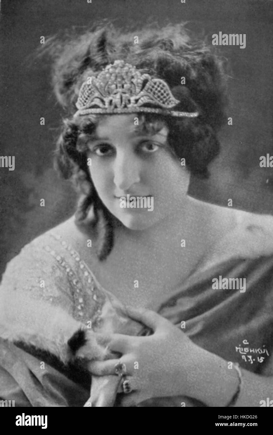 Italian opera singer claudia muzio hi-res stock photography and images ...