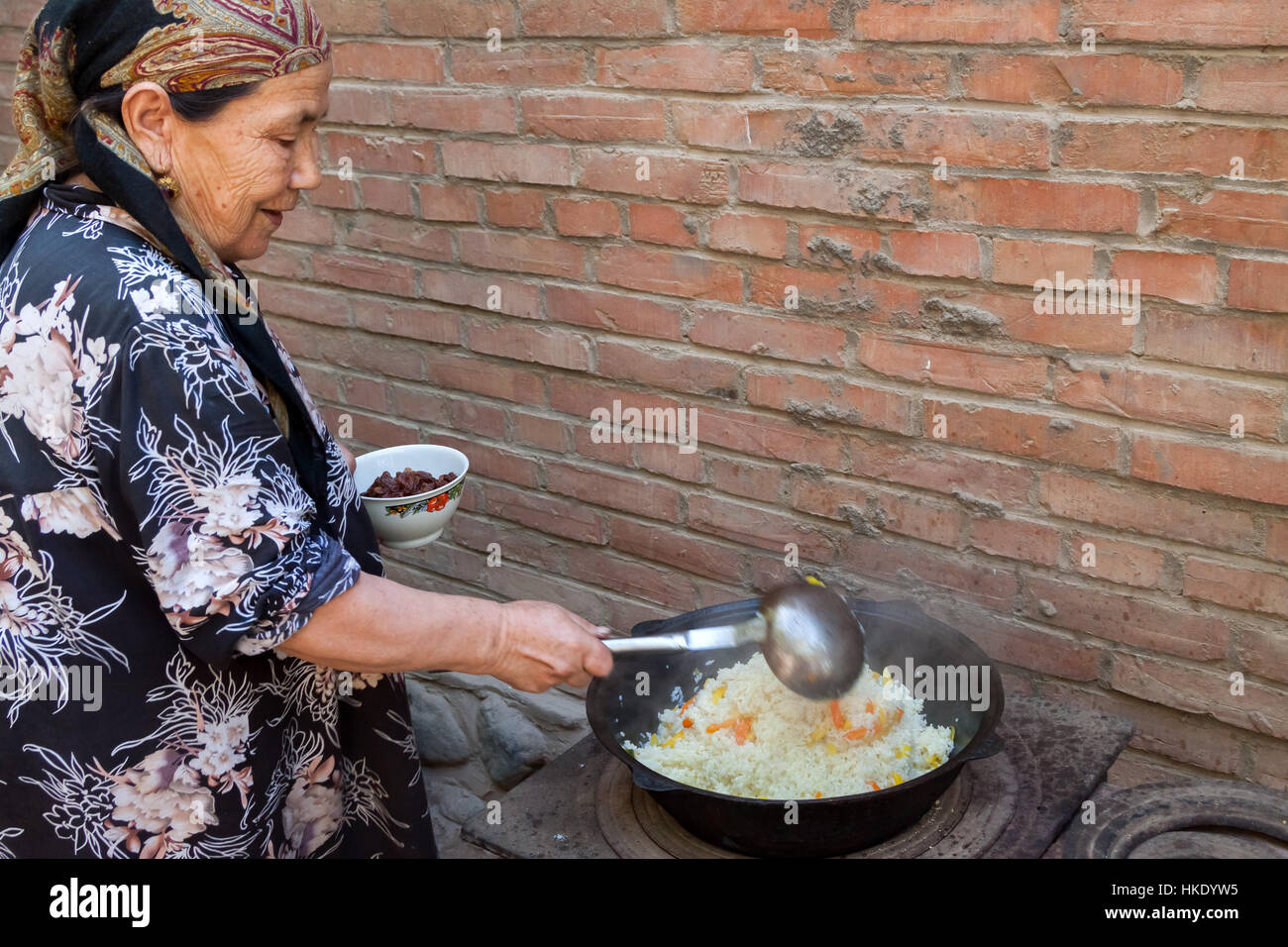Uyghur lady hi-res stock photography and images - Alamy