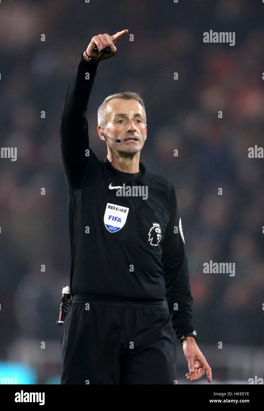 Match referee Martin Atkinson Stock Photo - Alamy