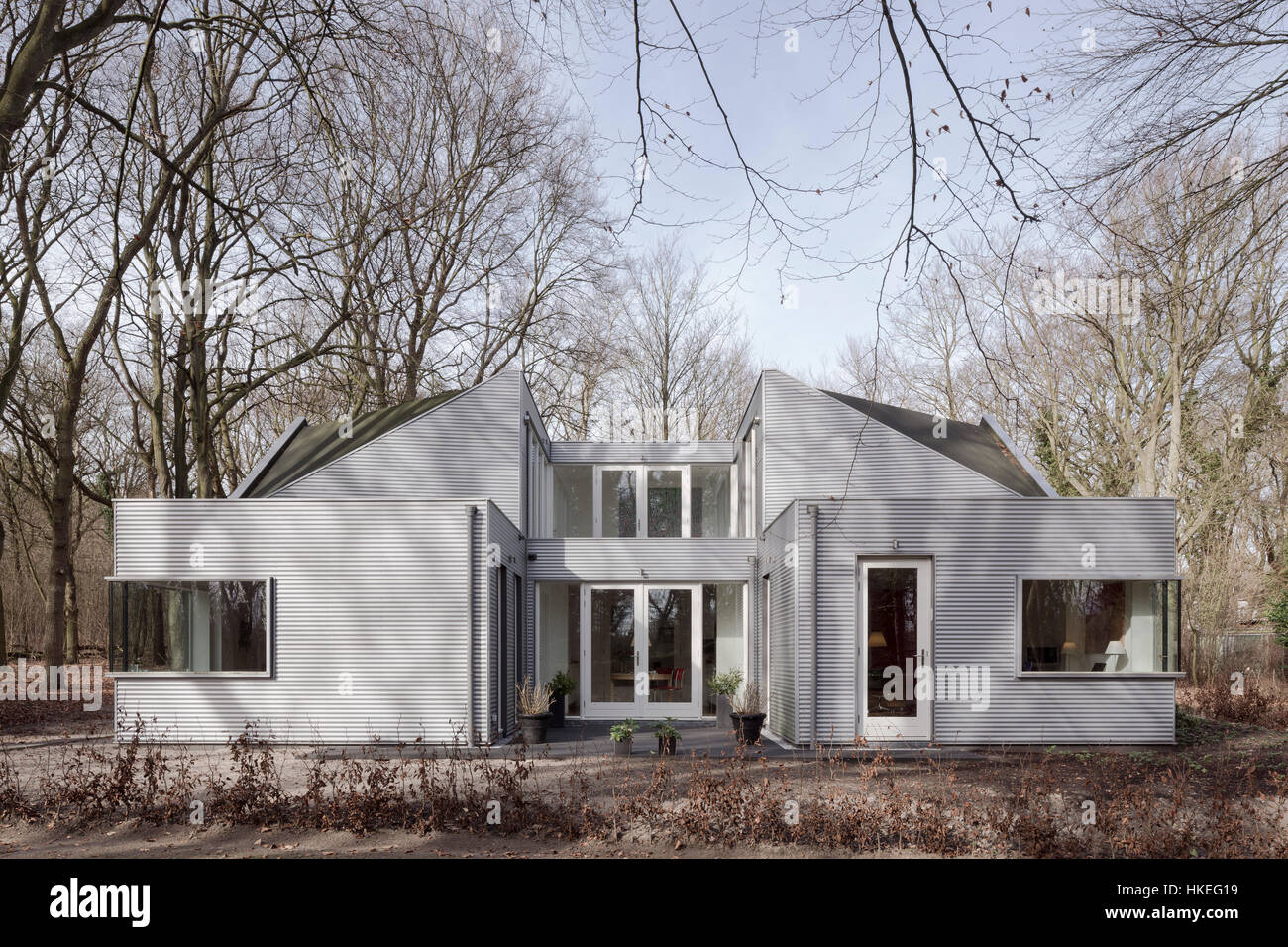 Elevational view from driveway. Spiegelhuis (Mirror House), Wassenaar ...