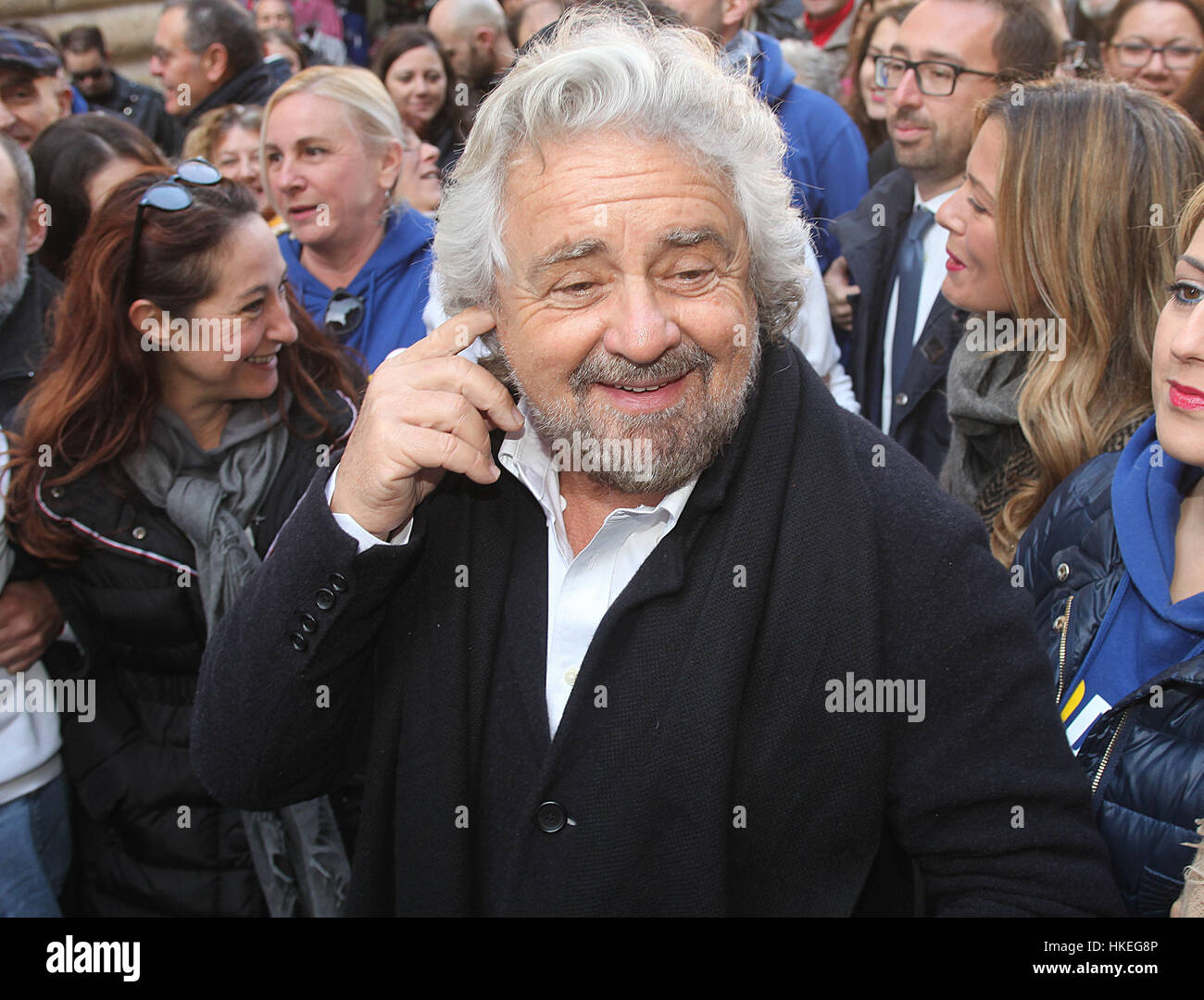 Cinque stelle hi-res stock photography and images - Alamy