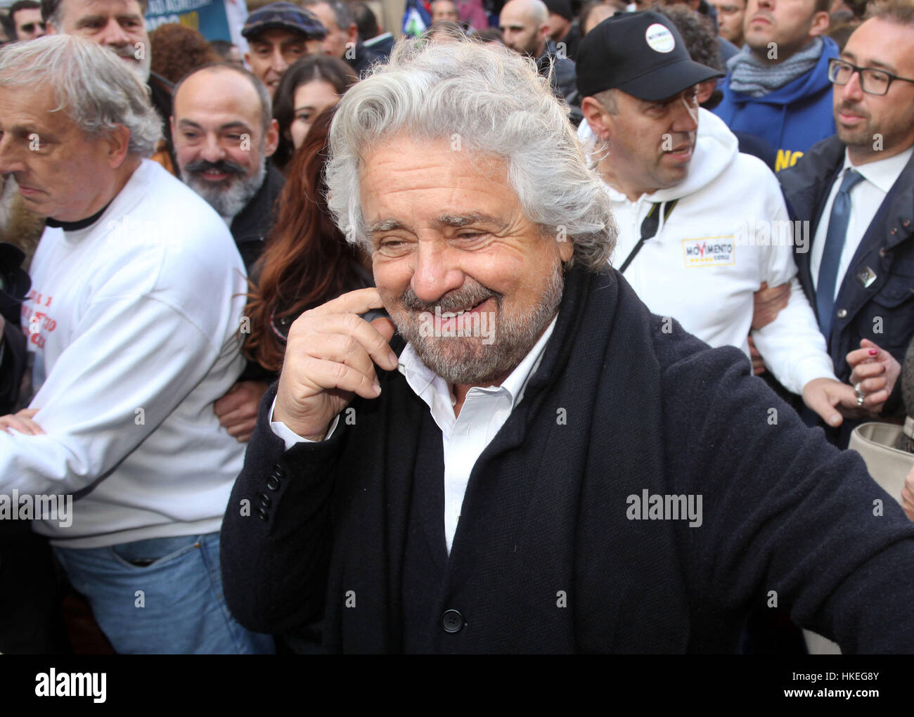 Movimento cinque stelle hi-res stock photography and images - Alamy