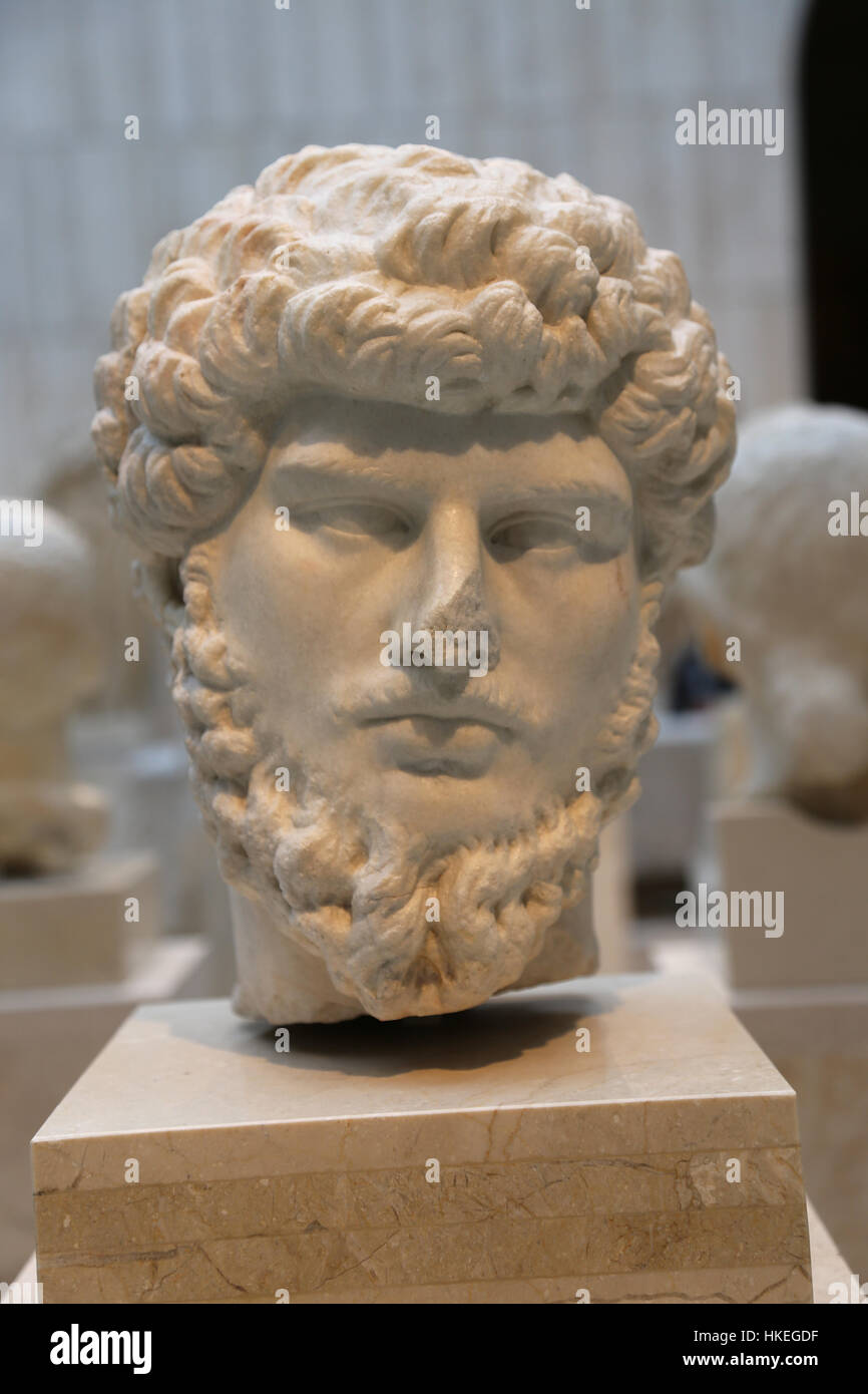 Verus head sculpture hi-res stock photography and images - Alamy