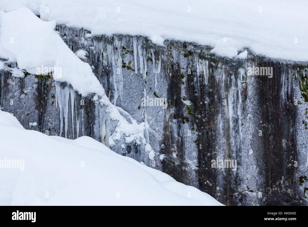 ice and snow covered rock cliff Stock Photo - Alamy