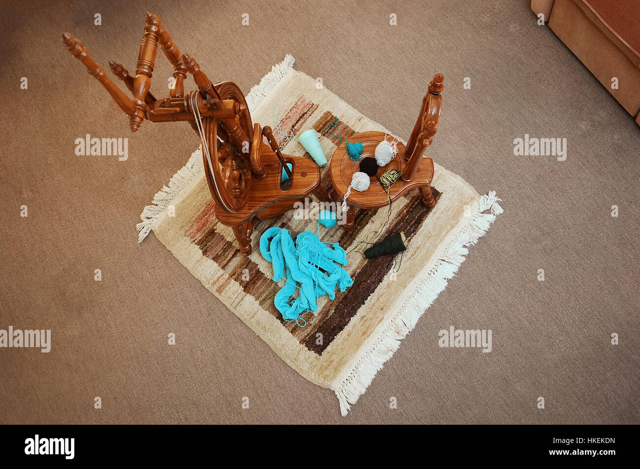 Spinning Wheel and Wool Stock Photo - Alamy