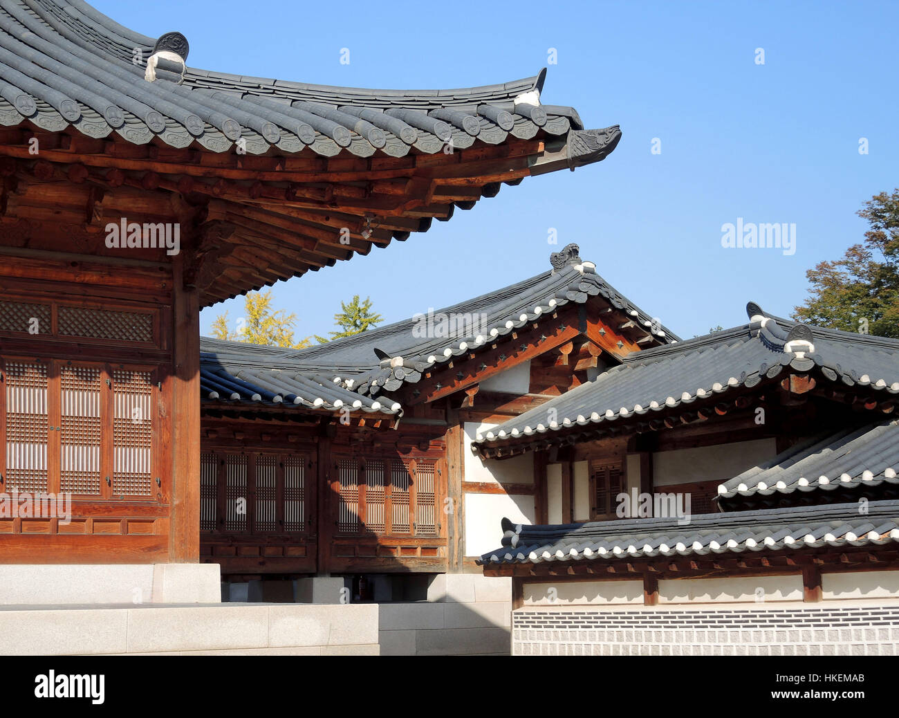 Traditional Korean style architecture at Gyeongbokgung Palace in Seoul ...