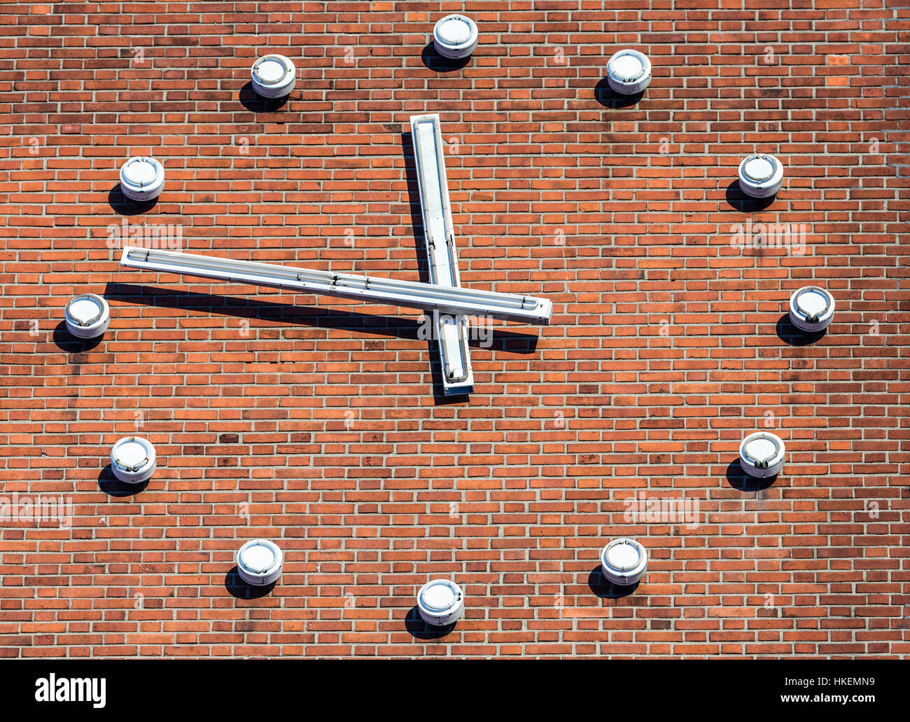 Large clock on building hi-res stock photography and images - Alamy