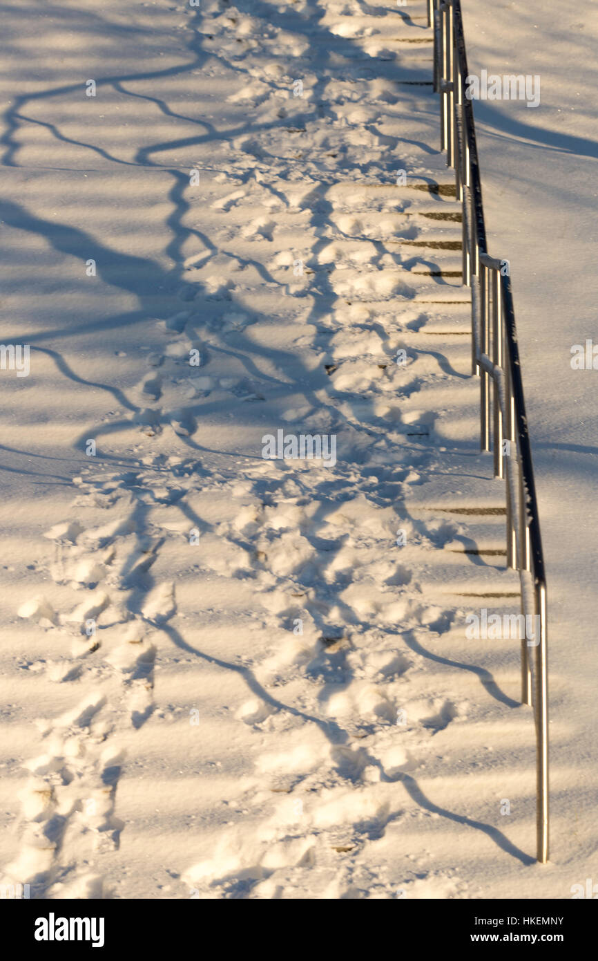 Footprint snow steps stairs hi-res stock photography and images - Alamy