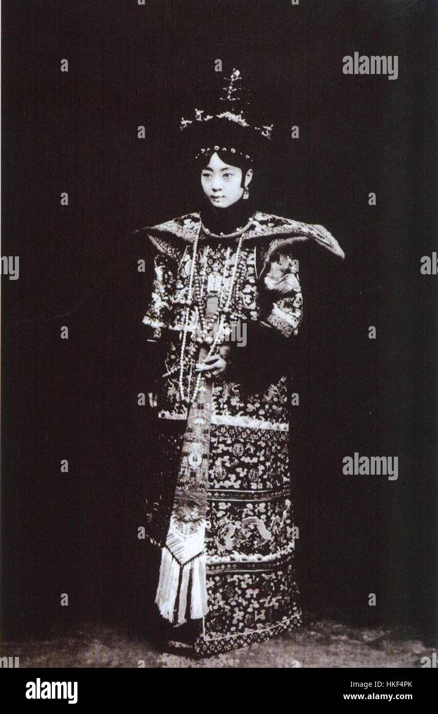 This portrait of Empress Gobele Wan Rong captures the dignity and ...