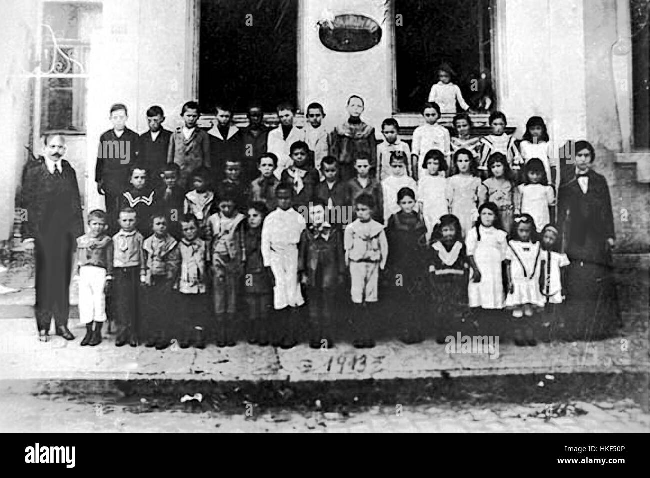 Escola Moderna (1913) is a painting reflecting modernist movements in ...