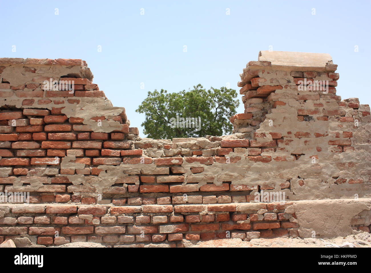 Ancient boundary wall of Umarkot fort in Sindh Stock Photo - Alamy