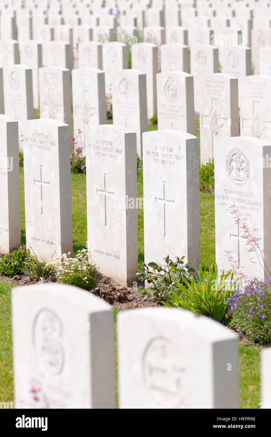 Ww1 british cemetery military tombstones hi-res stock photography and ...