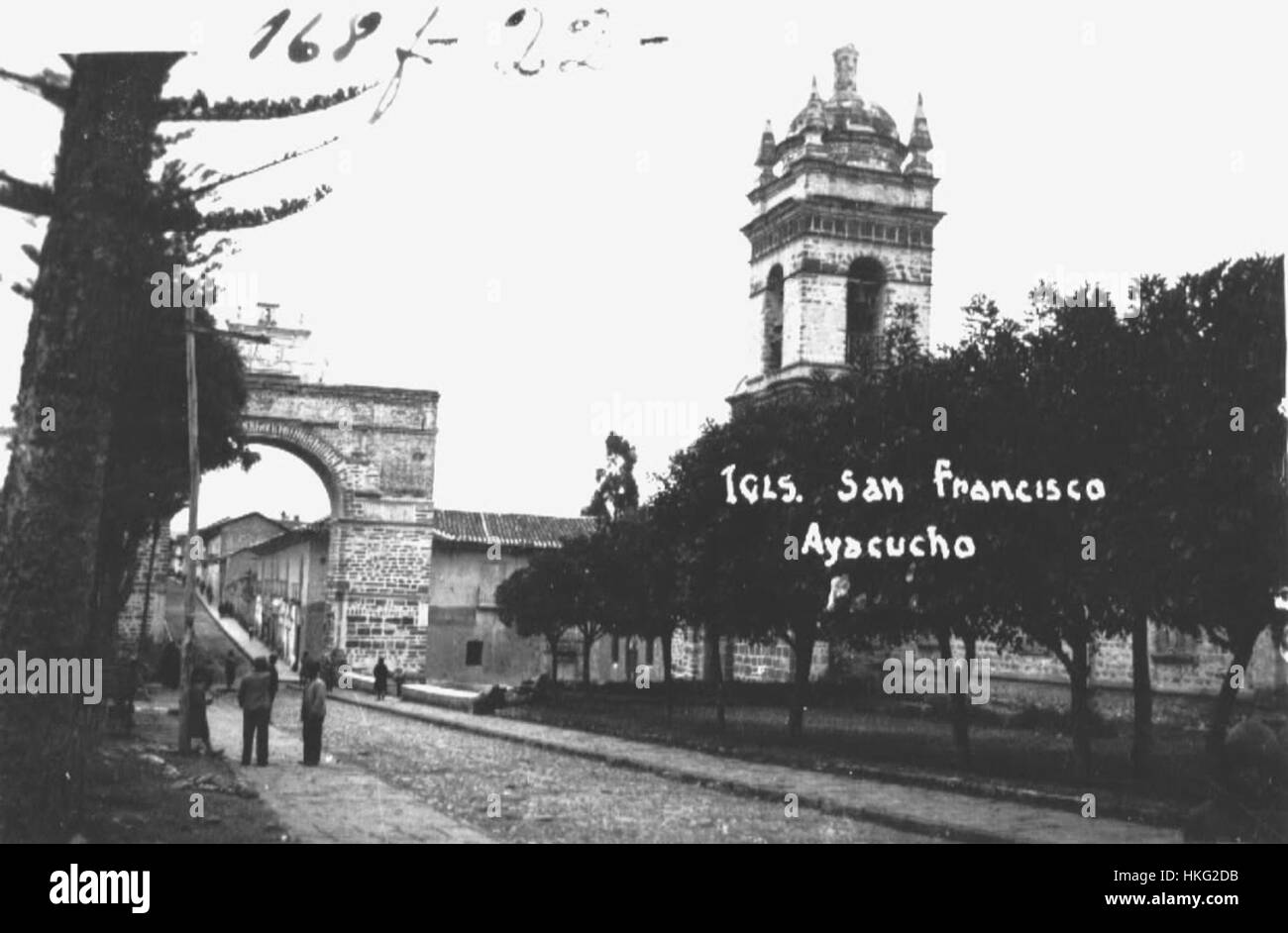 'ElArco2etapa2' is an art piece that blends modern abstract techniques ...