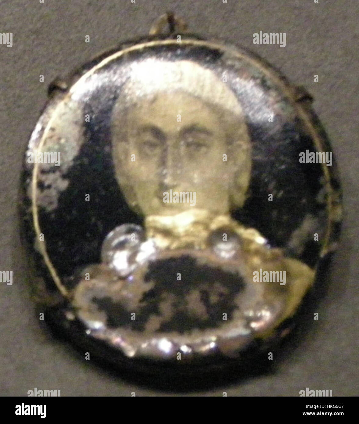 This gold glass portrait of a man, housed in Turin, represents a unique ...