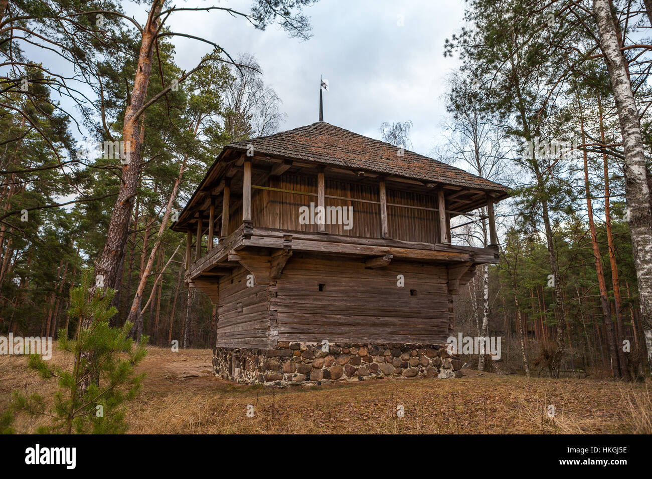 Two storey farm storehouse hi-res stock photography and images - Alamy