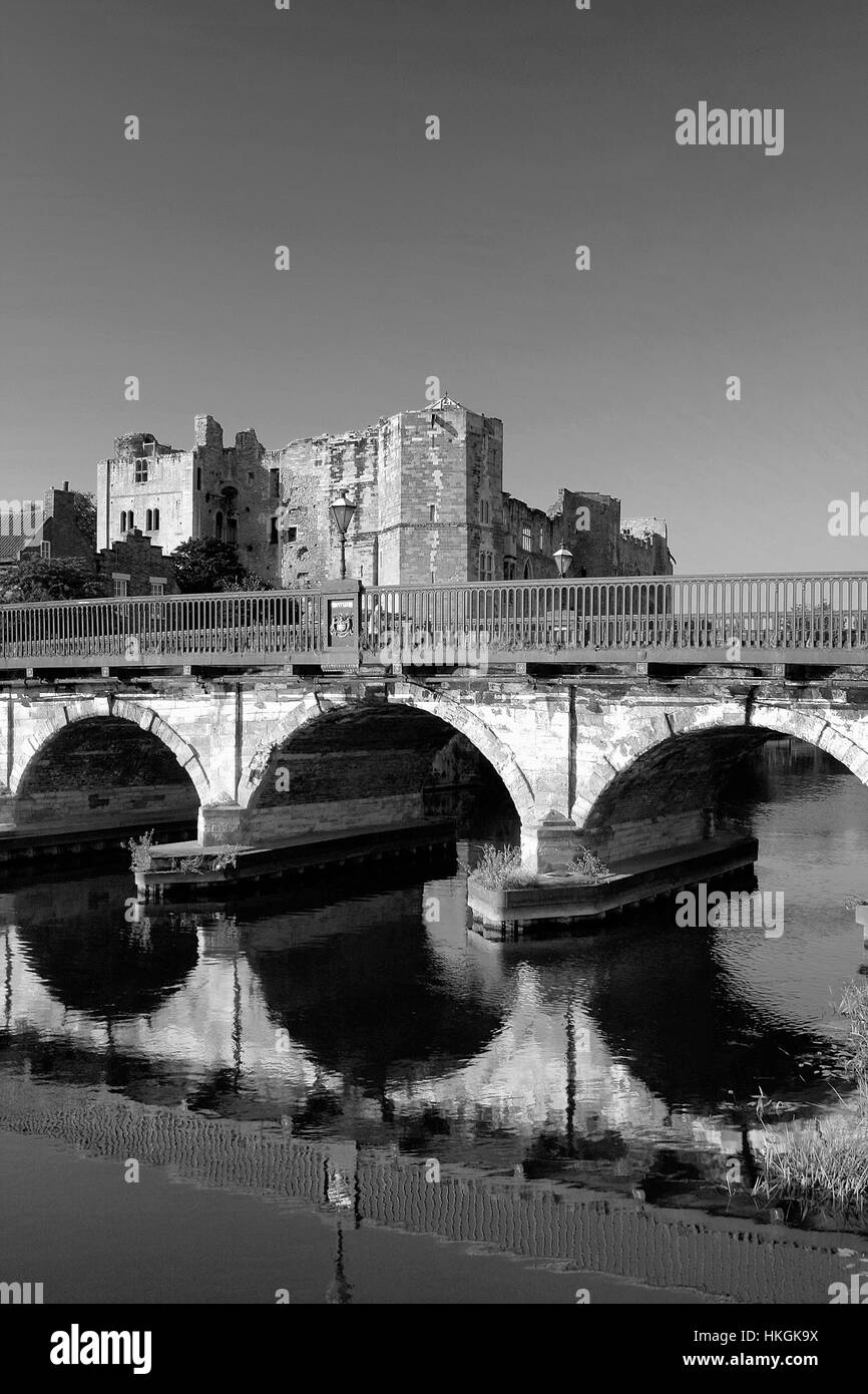 Dusk view over the ruins of Newark Castle, Newark on Trent ...