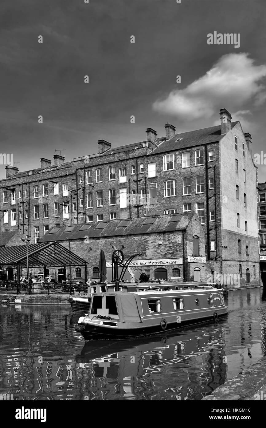 Nottingham canal narrowboats hi-res stock photography and images - Alamy