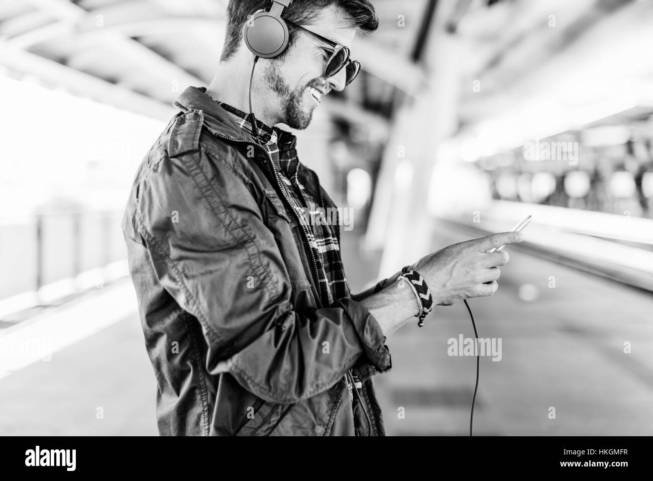 Man phone listening music Black and White Stock Photos & Images - Alamy