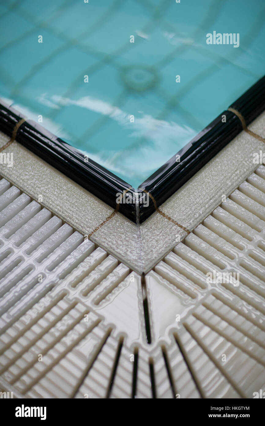 Edge of the water hi-res stock photography and images - Alamy