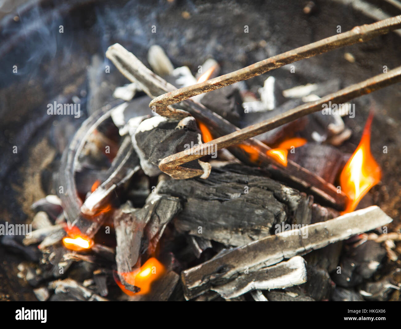Preparing fire to baking meat Stock Photo - Alamy