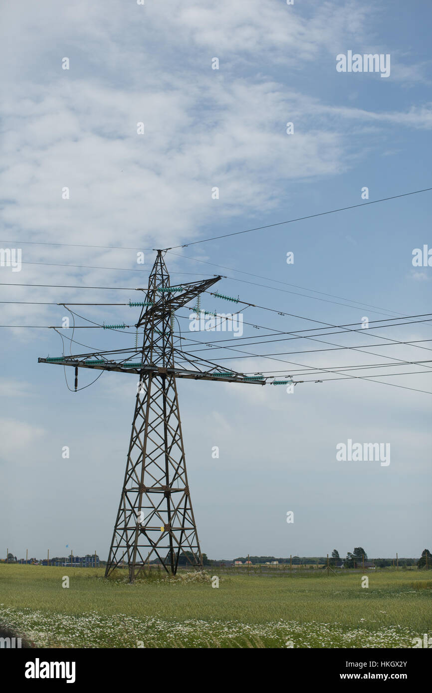 Electricity pylon and power lines hi-res stock photography and images ...