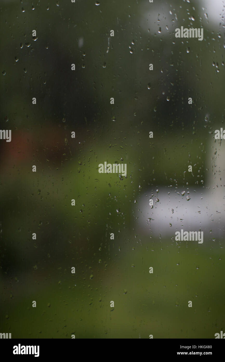 Water drops on window glass hi-res stock photography and images - Alamy