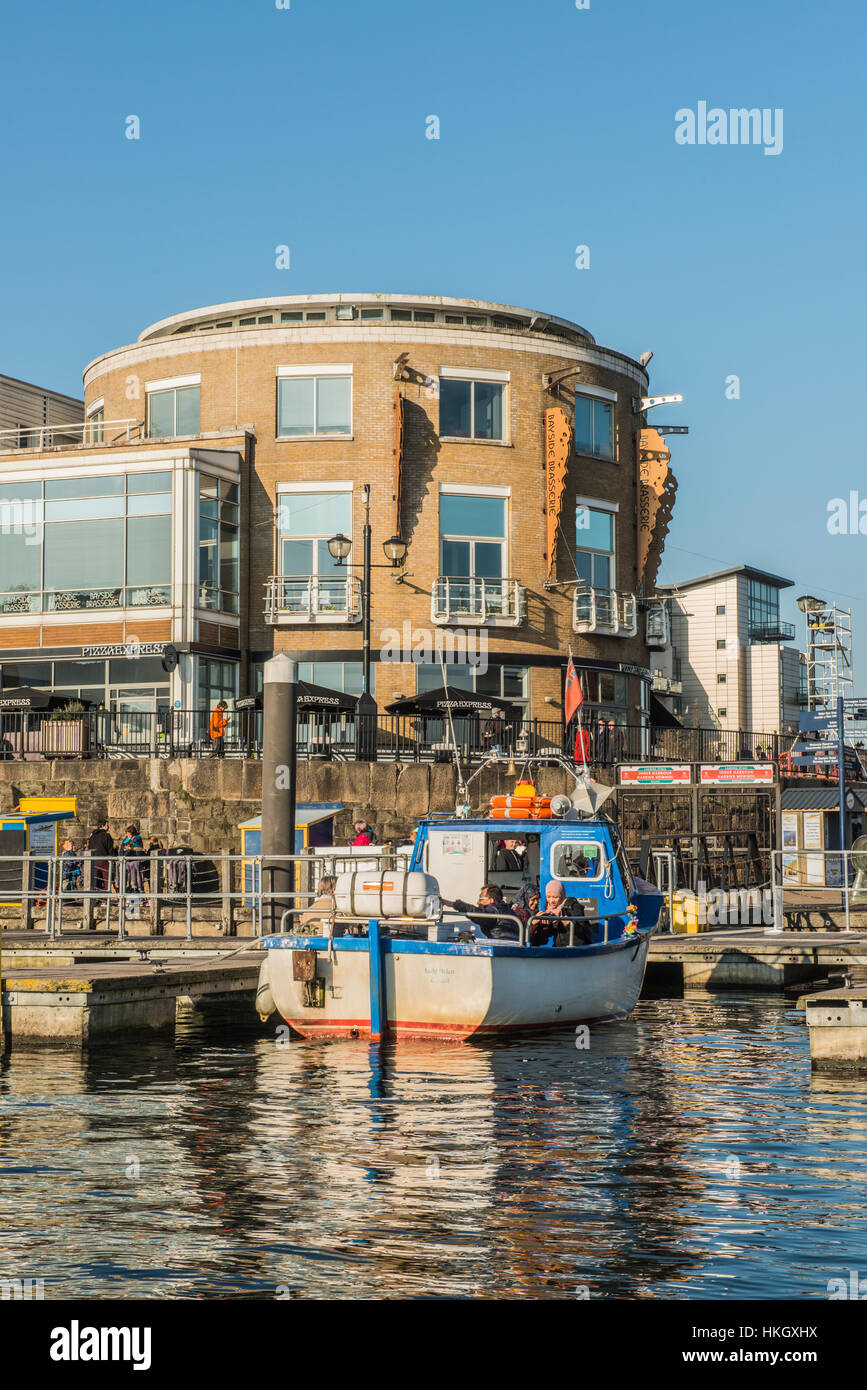 Cardiff bay waterfront south hi-res stock photography and images - Alamy