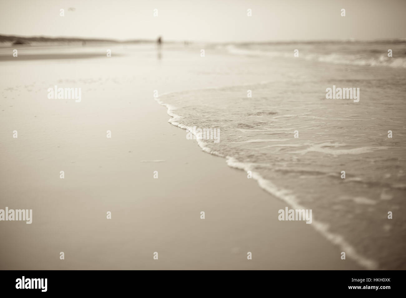 Waters edge at beach sand hi-res stock photography and images - Alamy