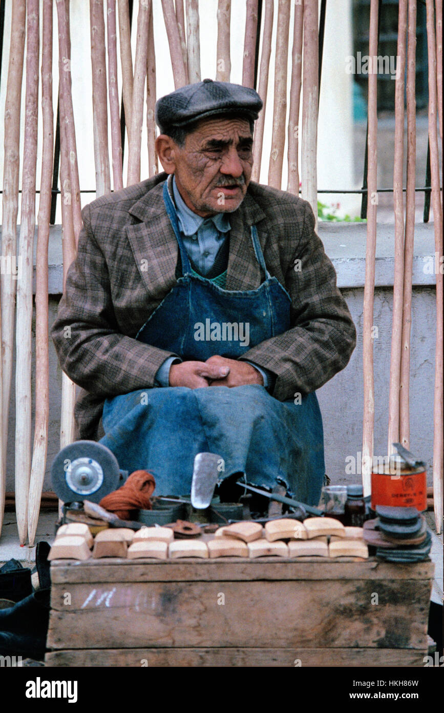 Street cobbler hi-res stock photography and images - Alamy