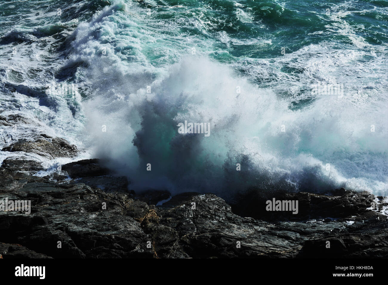 Scary waves hi-res stock photography and images - Alamy