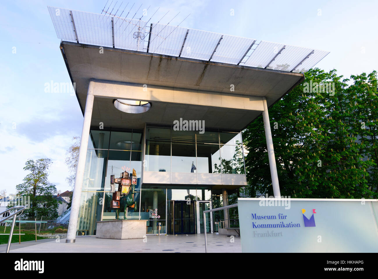 Frankfurt am Main: Museumsufer; Museum of Communication, Museumsufer ...