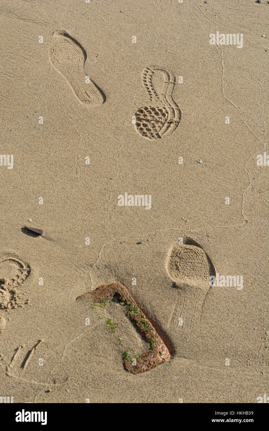 River Thames embankment / river bed at north side of London Bridge ...