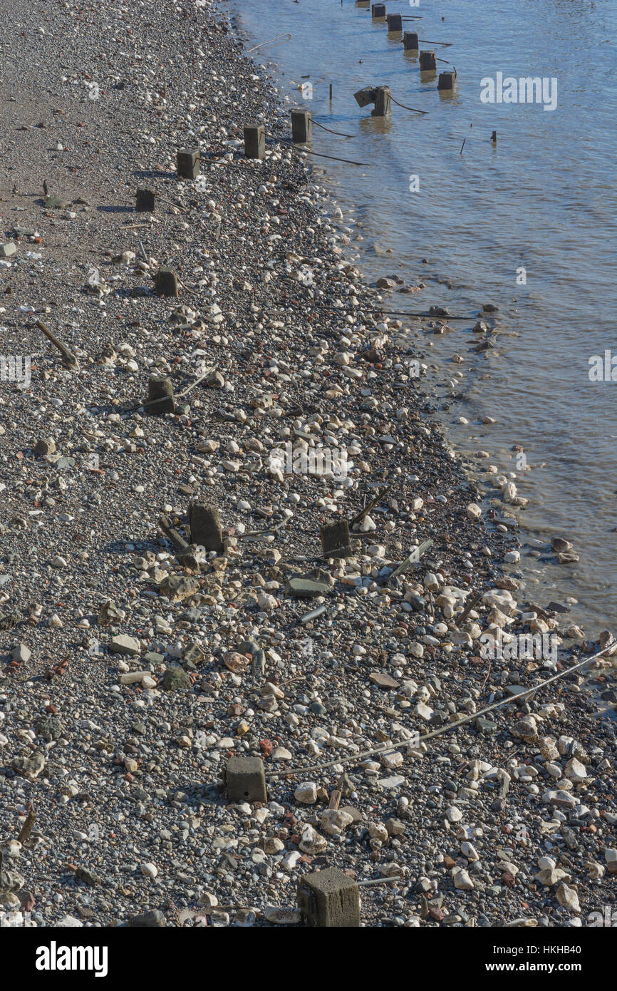 River thames embankment river bed hi-res stock photography and images ...