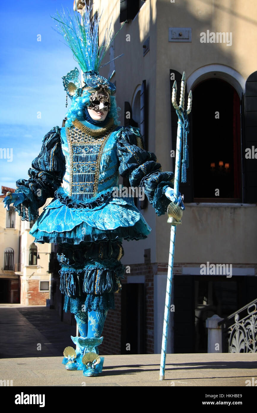 Venice carnival costume and mask Stock Photo - Alamy