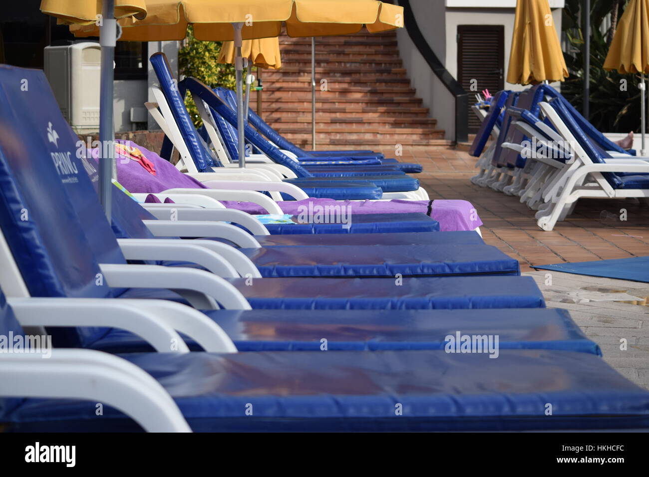 Unoccupied sunbeds hi-res stock photography and images - Alamy