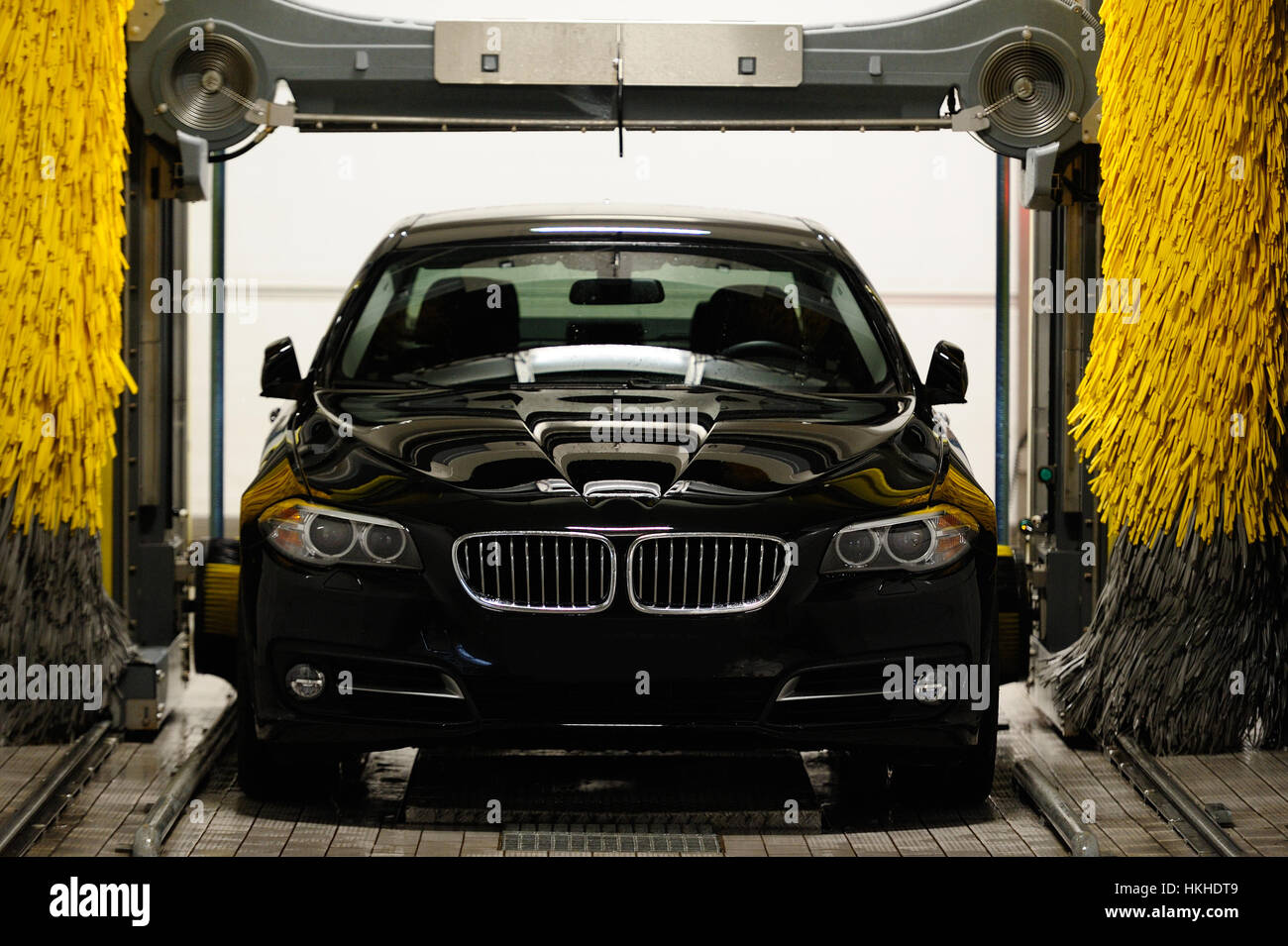 Drying in automatic car wash hi-res stock photography and images - Alamy