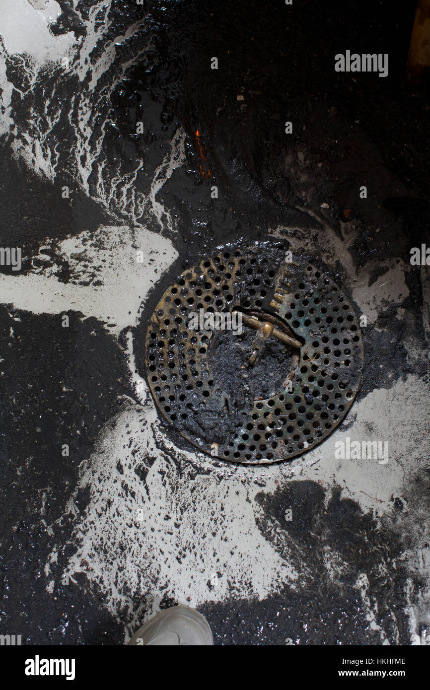 Sewer lid hi-res stock photography and images - Alamy