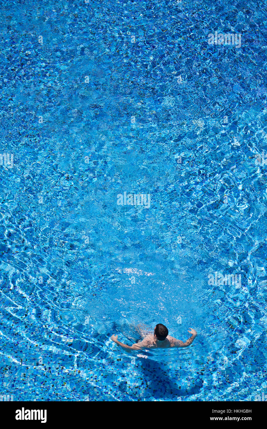 Man holiday relaxing swimming pool hi-res stock photography and images ...
