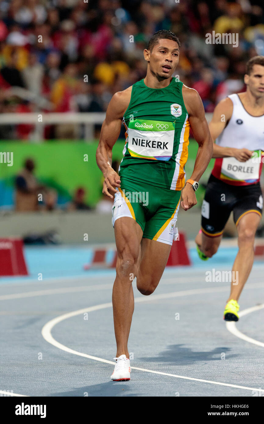 Runners in the 400m heats for men hi-res stock photography and images ...