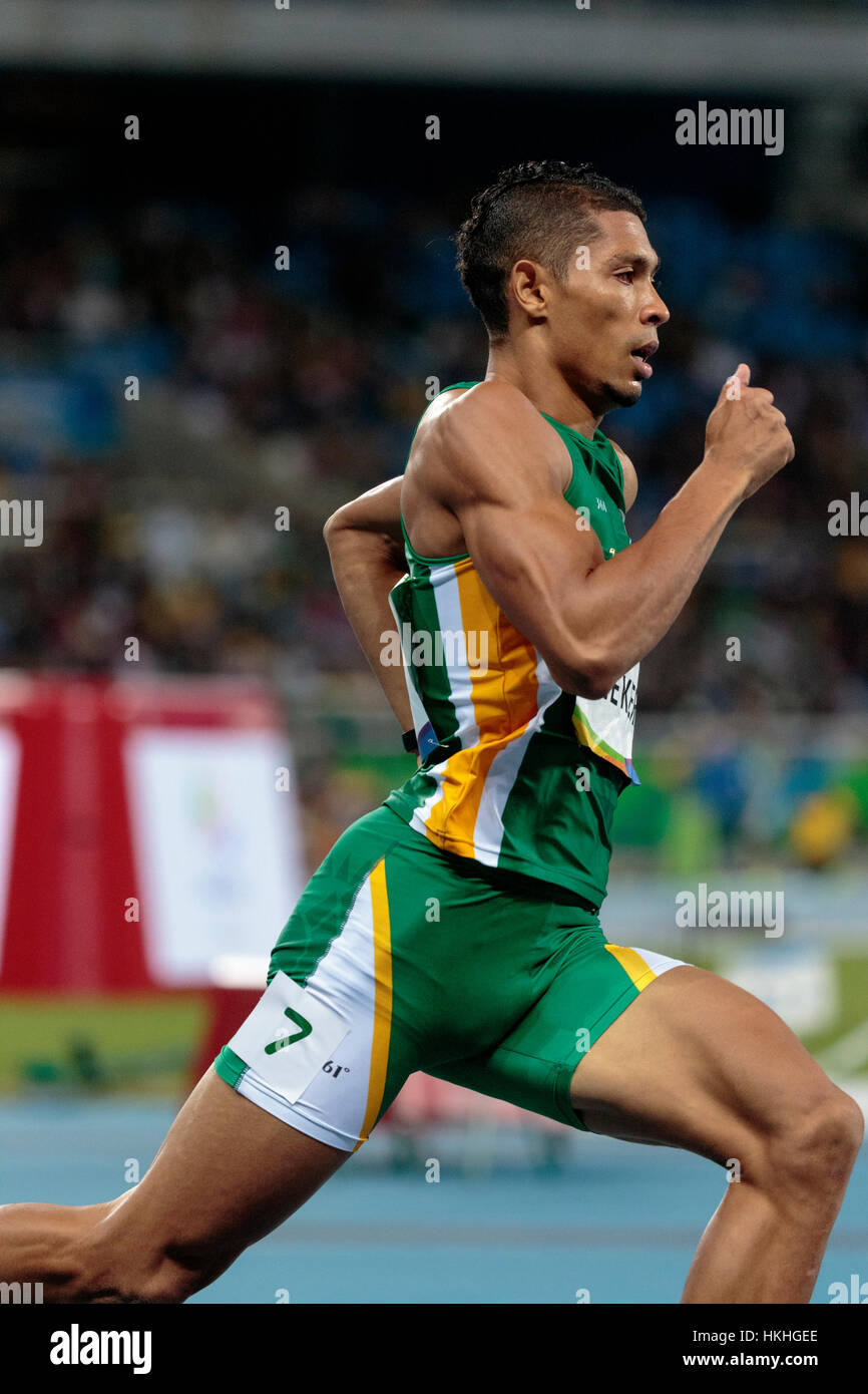 Wayde van niekerk rio 400m hi-res stock photography and images - Alamy