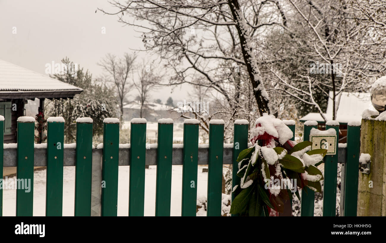 Gate ivy snow hi-res stock photography and images - Alamy