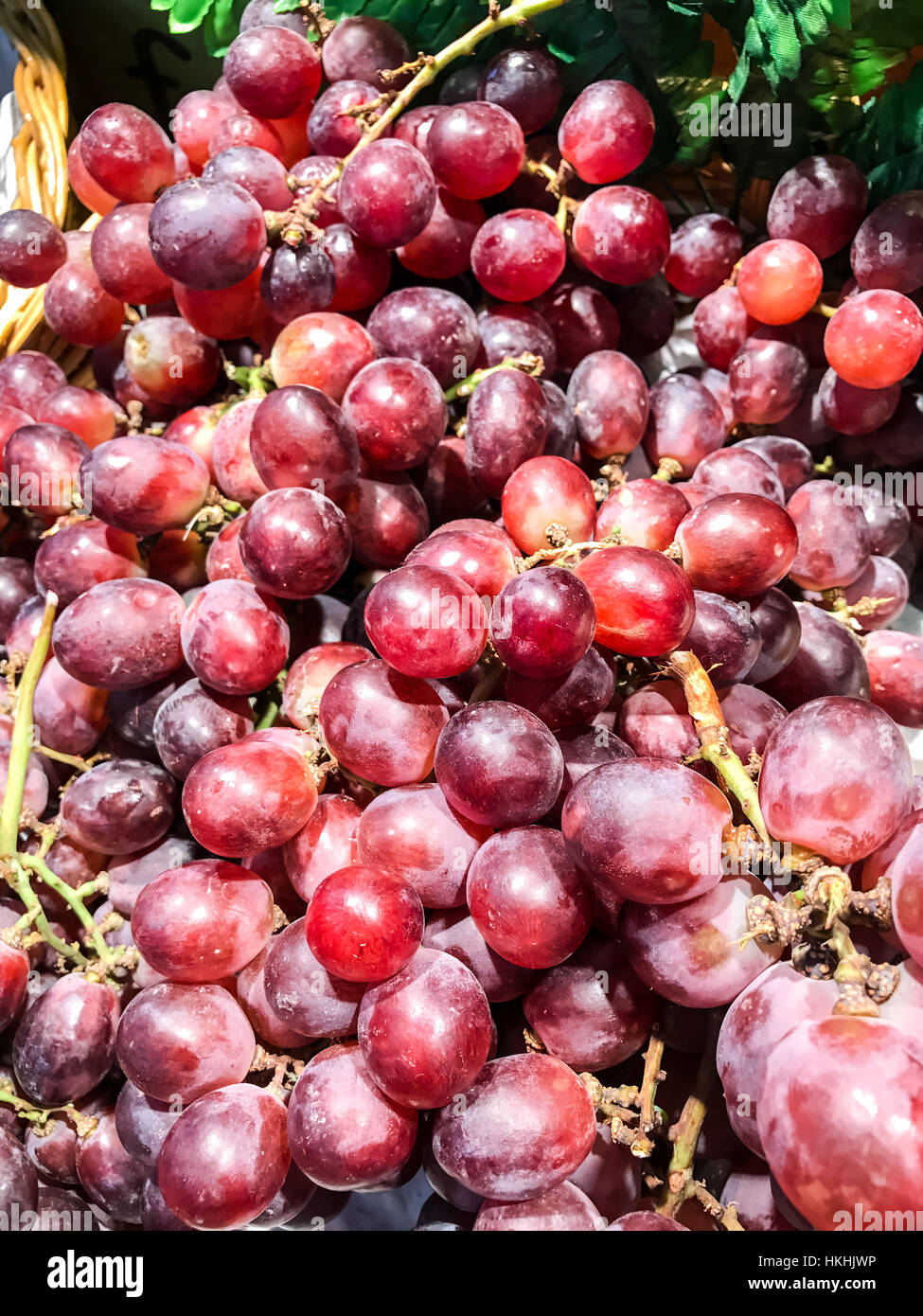 Closed up pile of red grapes in the fruit market Stock Photo - Alamy