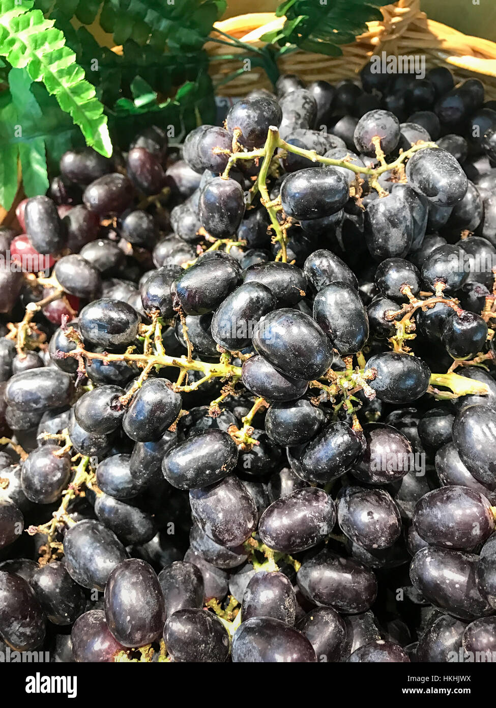 Closed up pile of black grapes in the fruit market Stock Photo - Alamy