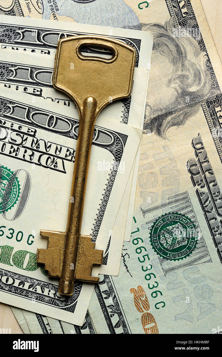 Yellow key from house laying down on 100 dollars Stock Photo - Alamy
