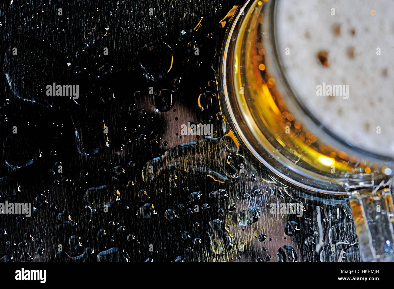 Black wet table with drops of brown beer Stock Photo - Alamy