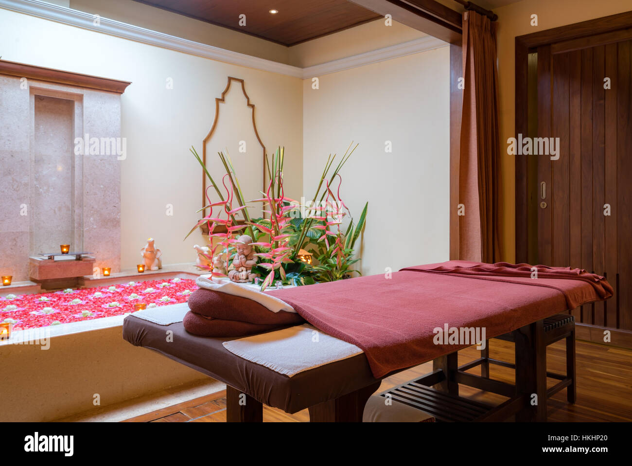Spa room with bed for treatment Stock Photo - Alamy