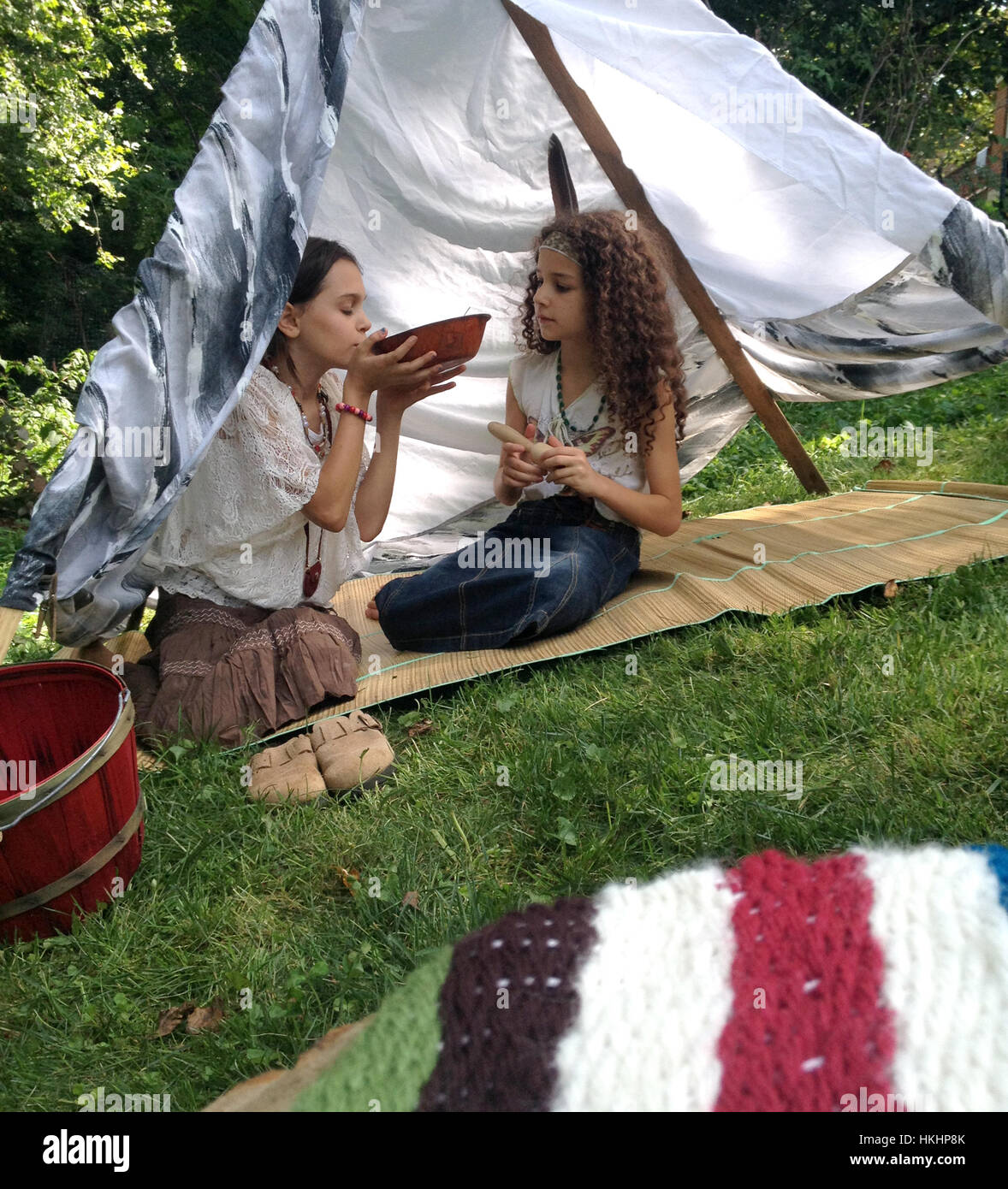 Children play the indians hi-res stock photography and images - Alamy