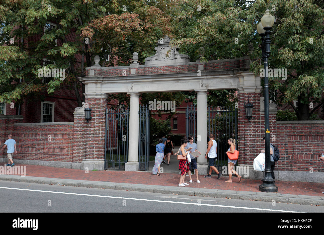 Entrance gate cambridge university hi-res stock photography and images ...
