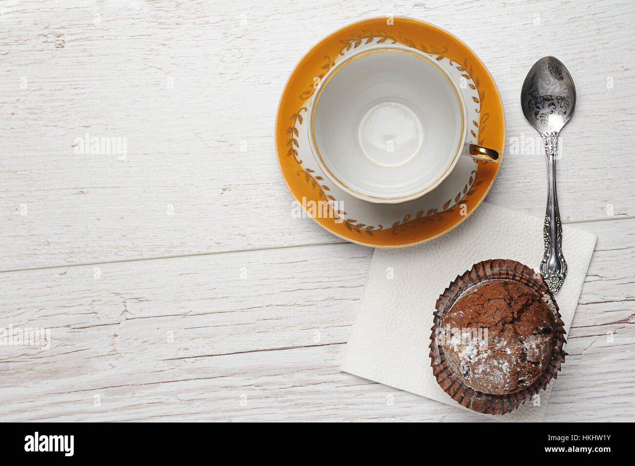 Empty table top hi-res stock photography and images - Alamy